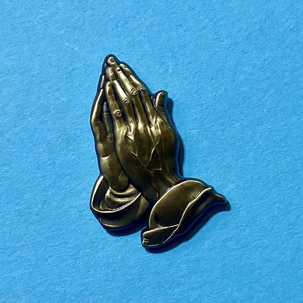 PRAYING HANDS PIN – BRICKS BRAND